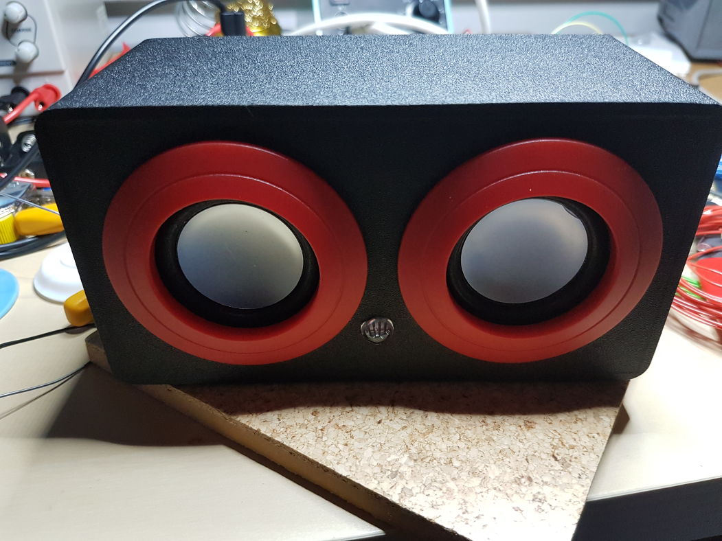 MP3 player with RGB-signal LED (optionally battery powered ...