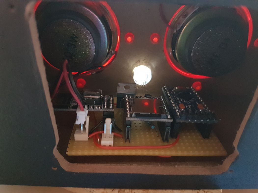 MP3 player with RGB-signal LED (optionally battery powered ...
